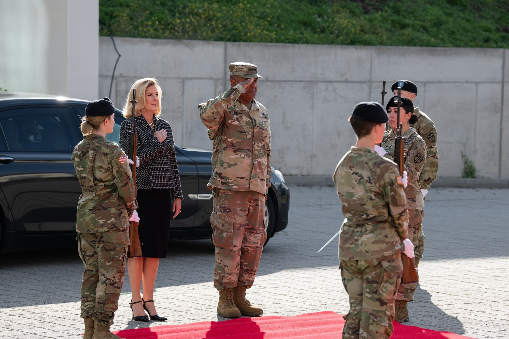 US Army Secretary visits Europe, receives update on Ukraine, reaffirms ... US Army Secretary visits Europe, receives update on Ukraine, reaffirms ...