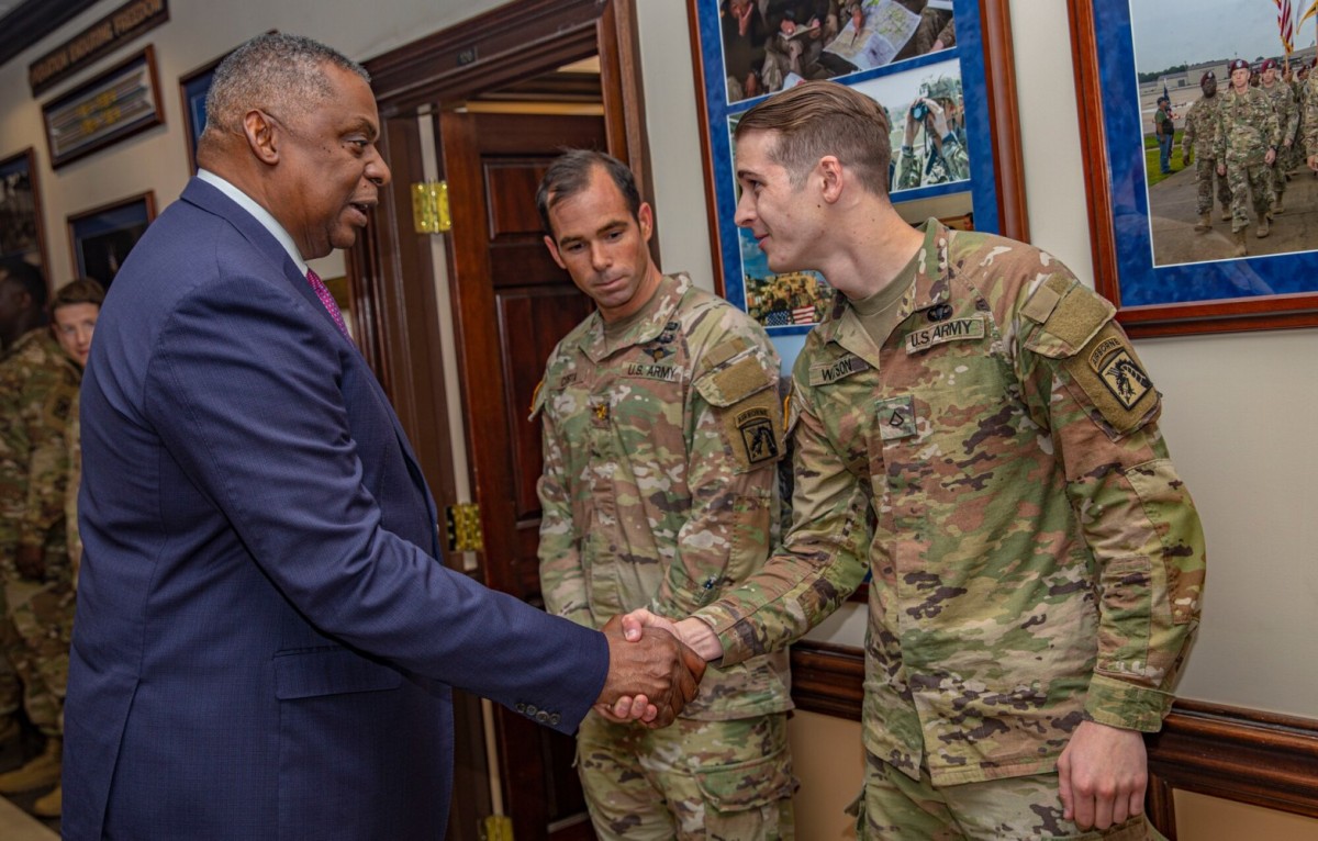 Secretary Austin welcomes XVIII Airborne Corps Soldiers home | Article ...