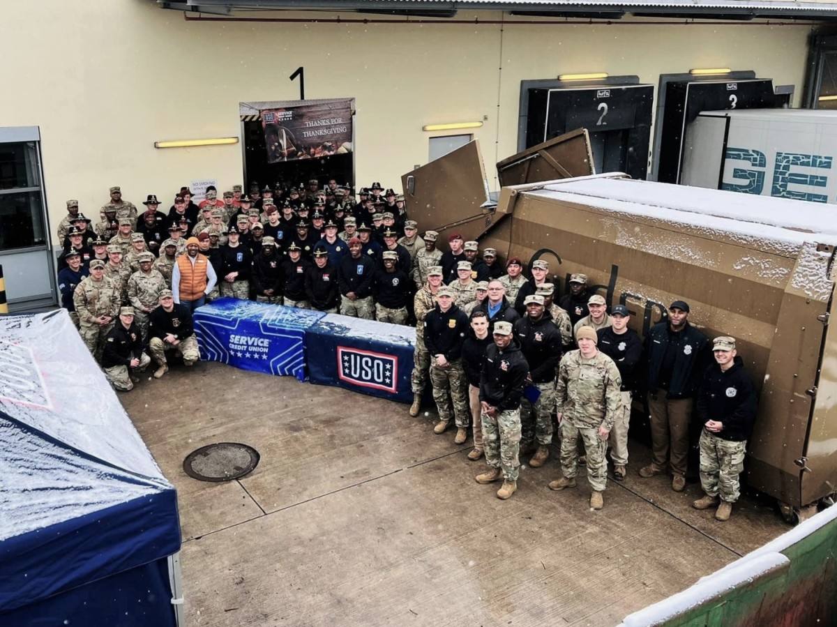 USO Bavaria gives thanks to service members | Article | The United ...