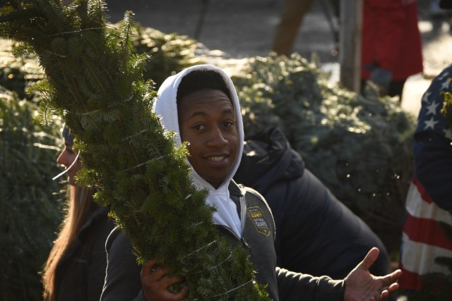 NY National Guard Soldiers Share Holiday Spirit | Article | The United ...