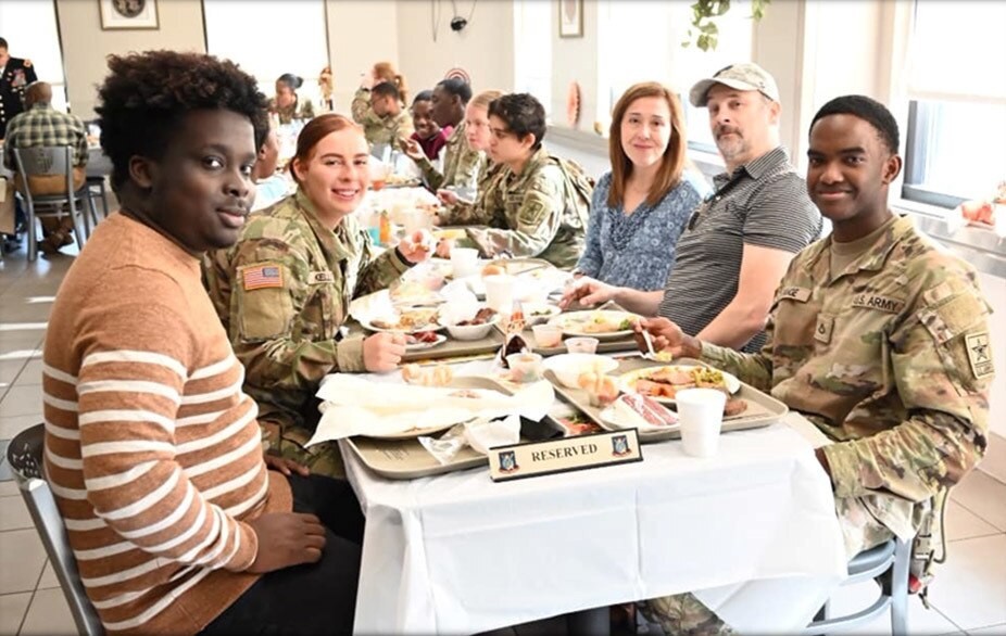 369th hosts Soldiers, Families for Thanksgiving | Article | The United ...