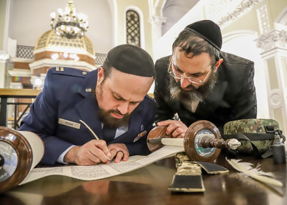 U.S. Military helps dedicate historic Torah Scroll to Ukrainian Army ...