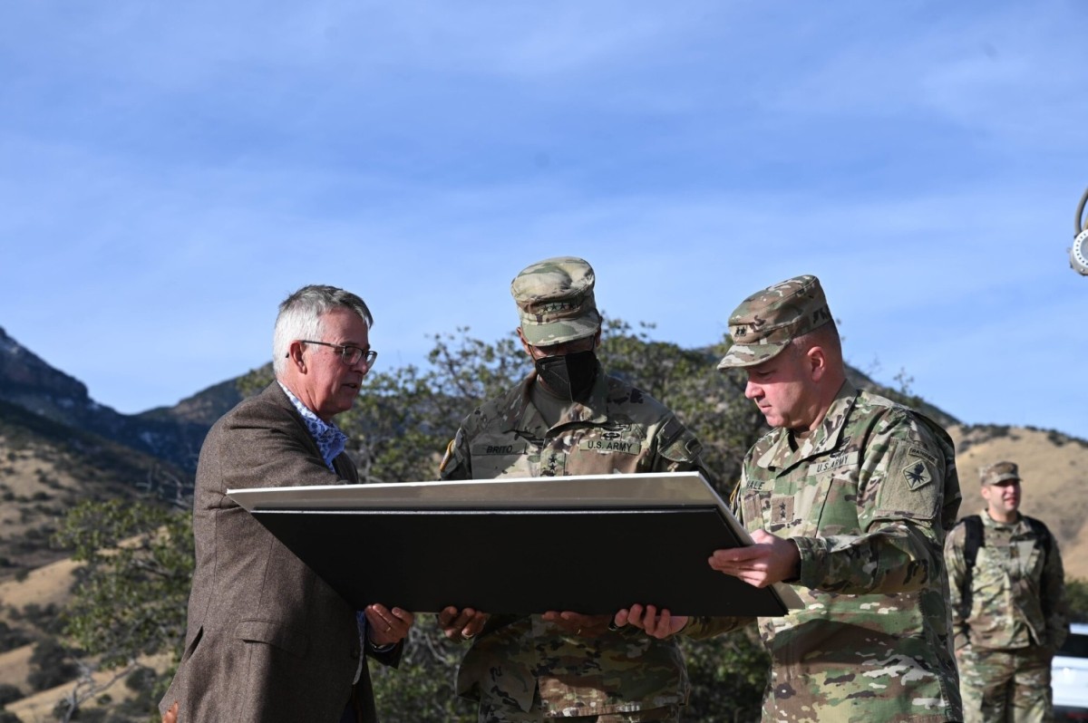 TRADOC commanding general visits Fort Huachuca, Army's first multi ...