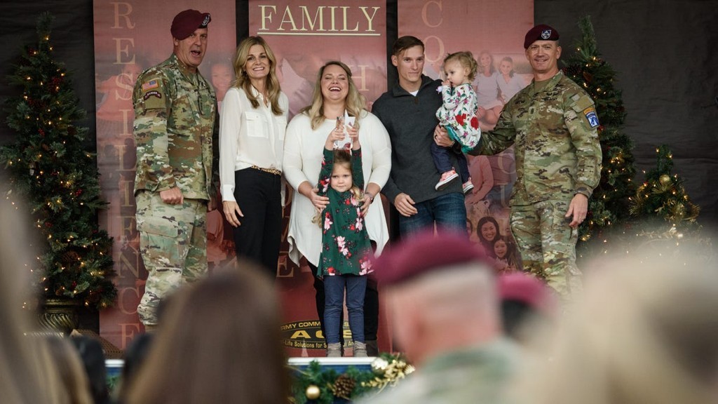Unwrapping the Holiday Spirit on Army Bases | Article | The United ...