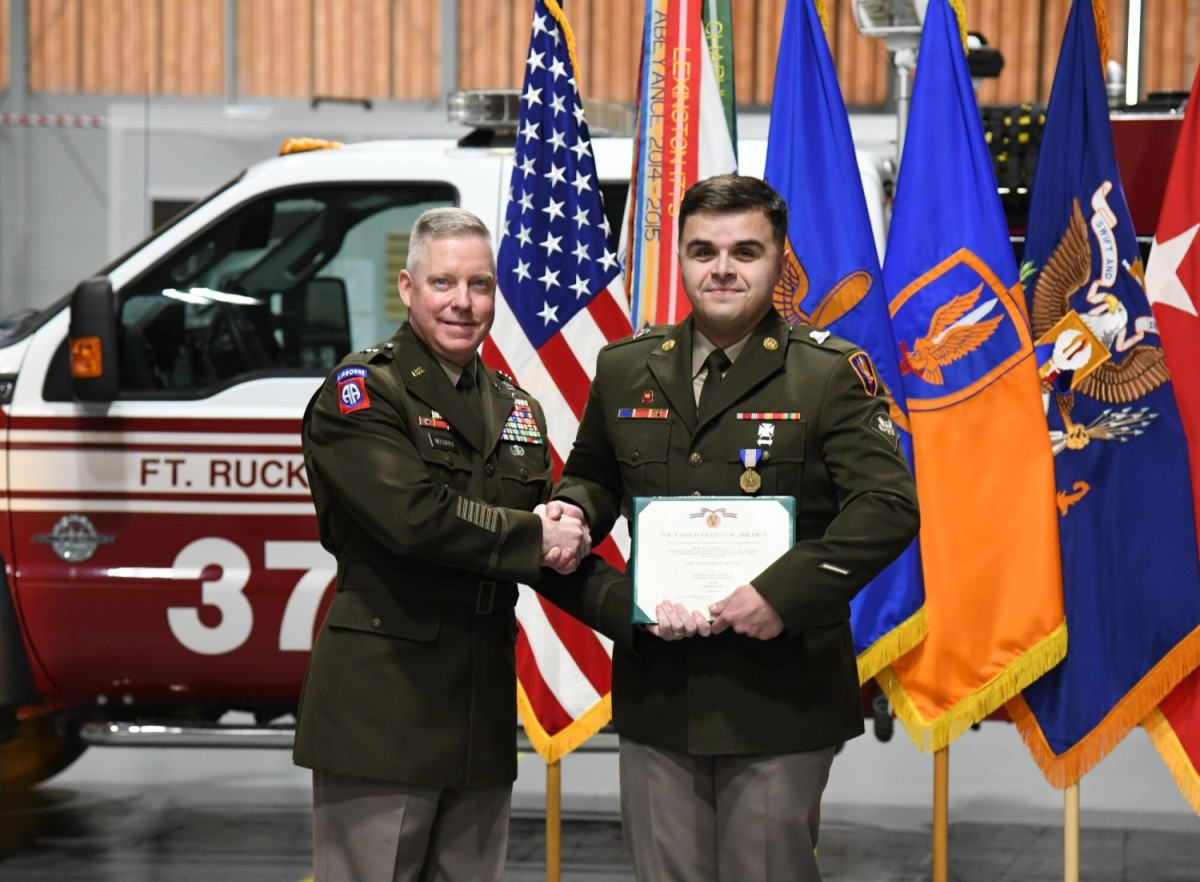 Fort Rucker Soldier awarded Soldier’s Medal | Article | The United ...