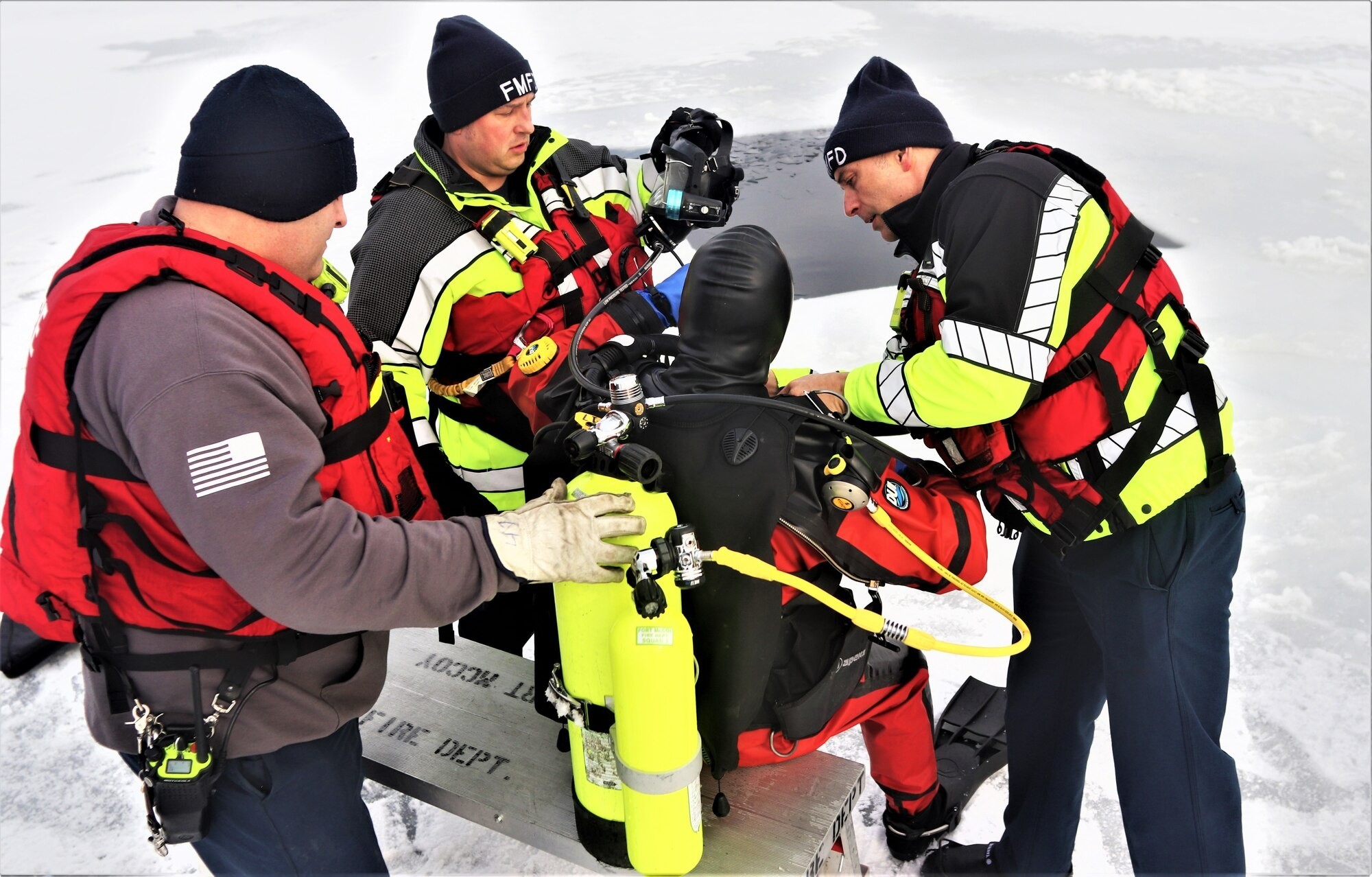 Photo Essay: Fort McCoy Fire Department dive team conducts ice rescue ...