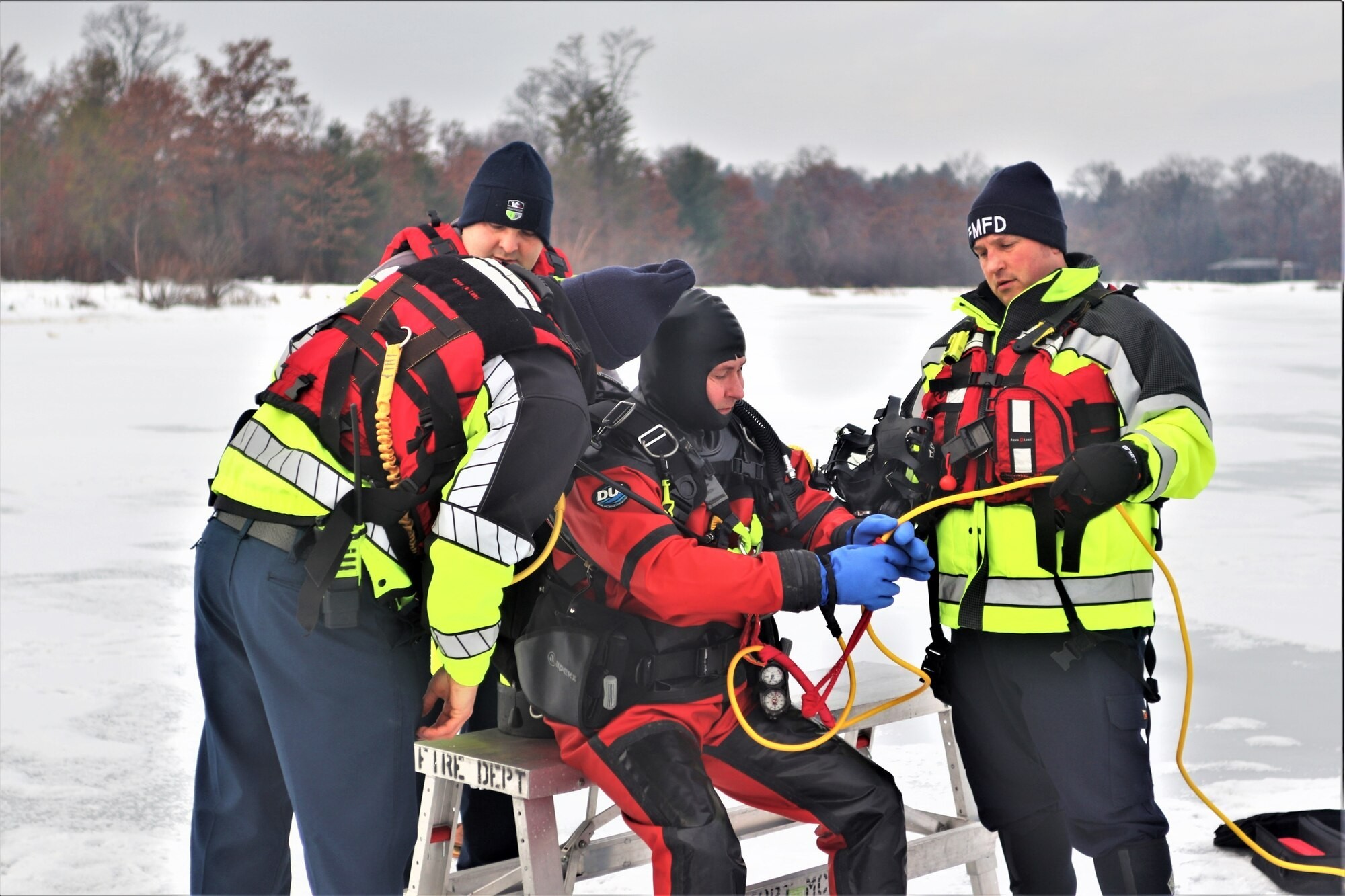 Photo Essay: Fort McCoy Fire Department dive team conducts ice rescue ...