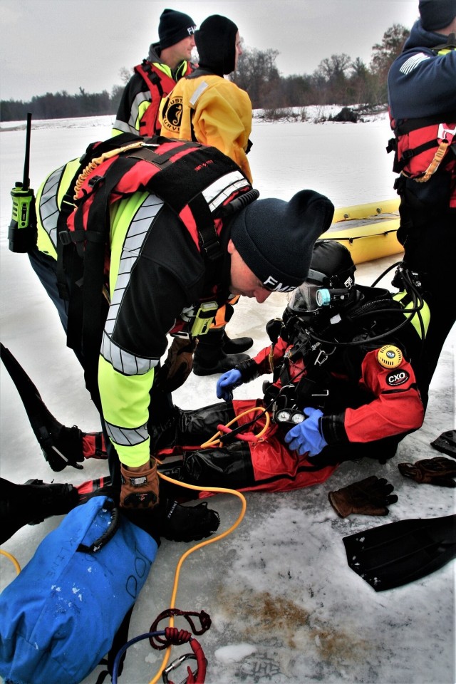 Photo Essay: Fort McCoy Fire Department dive team conducts ice rescue ...