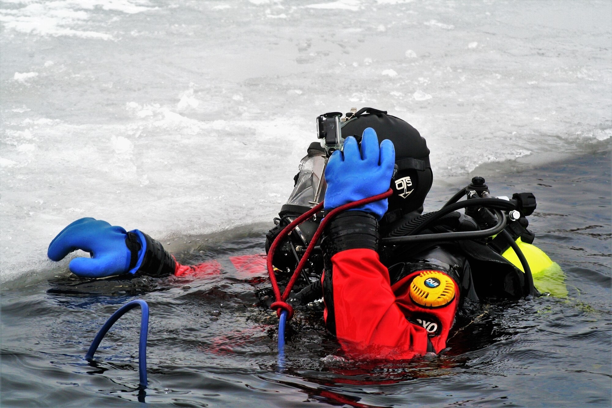 Photo Essay: Fort McCoy Fire Department dive team conducts ice rescue ...