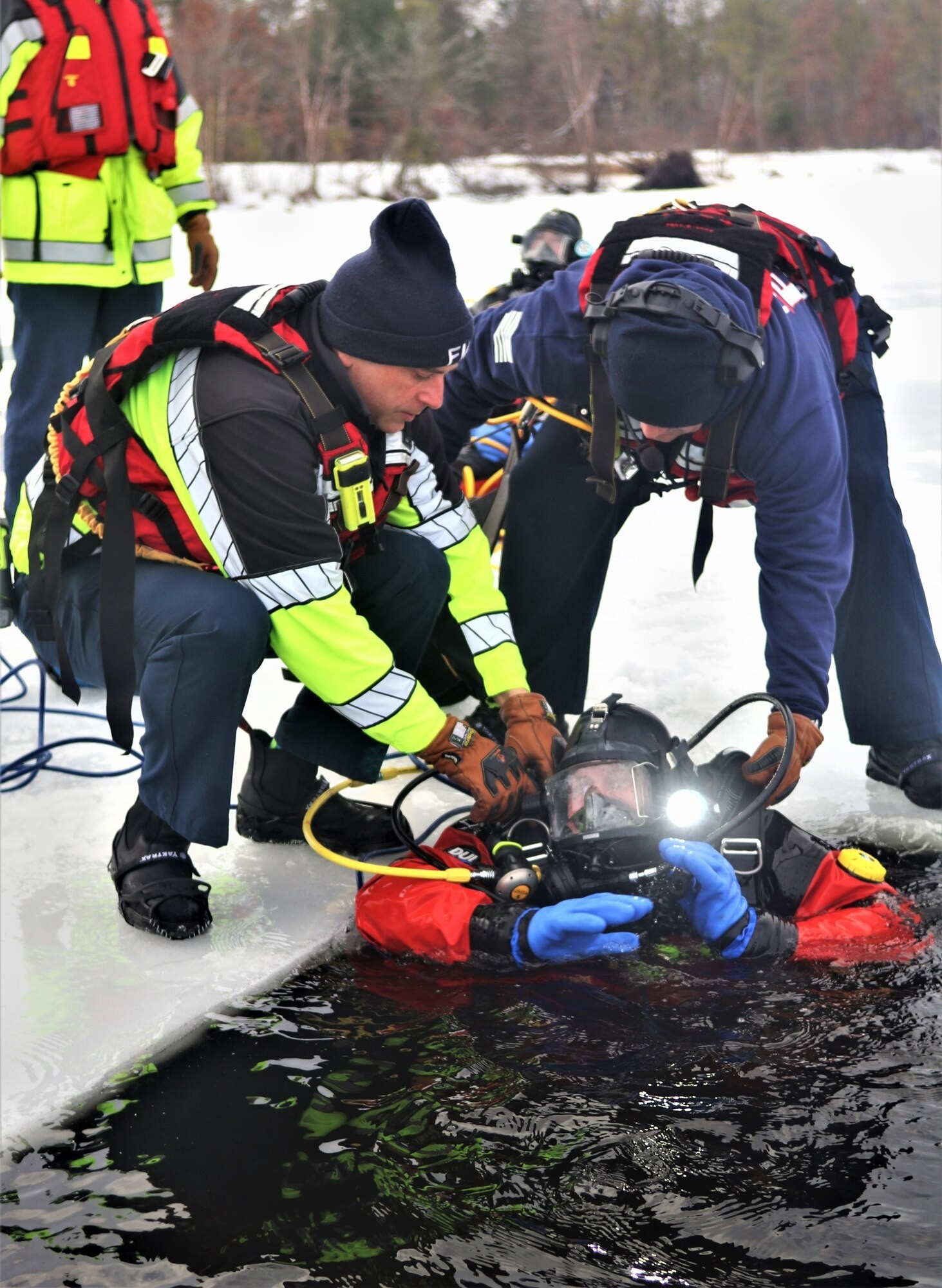 Photo Essay: Fort McCoy Fire Department dive team conducts ice rescue ...