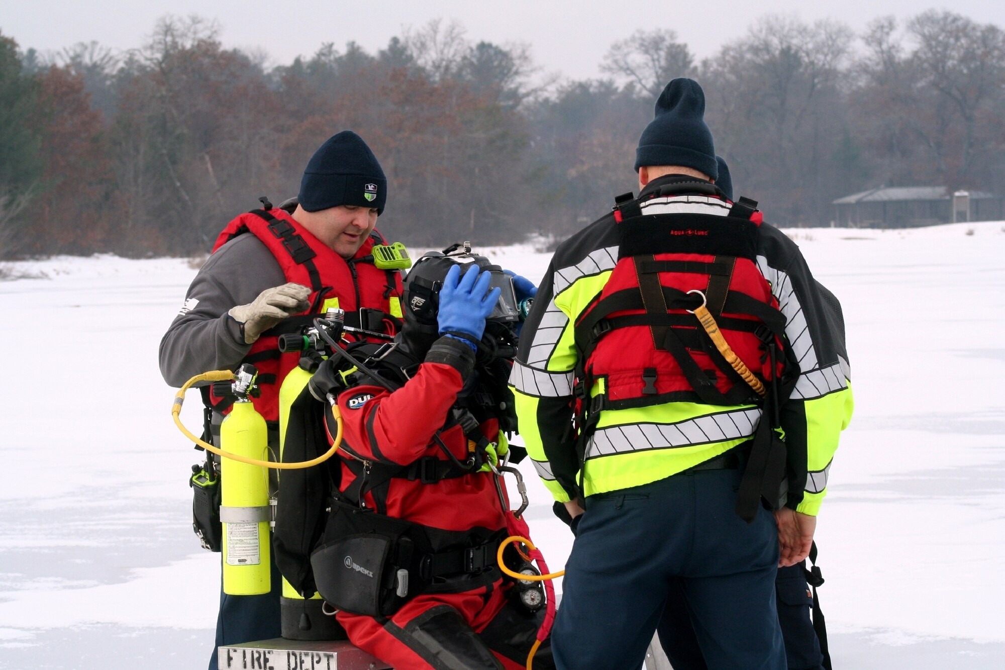 Photo Essay: Fort McCoy Fire Department dive team conducts ice rescue ...