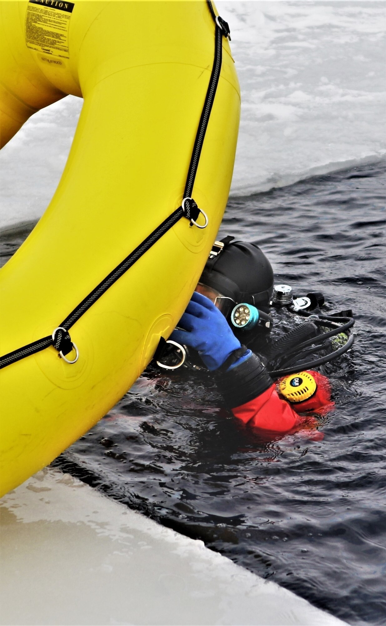 Photo Essay: Fort McCoy Fire Department dive team conducts ice rescue ...