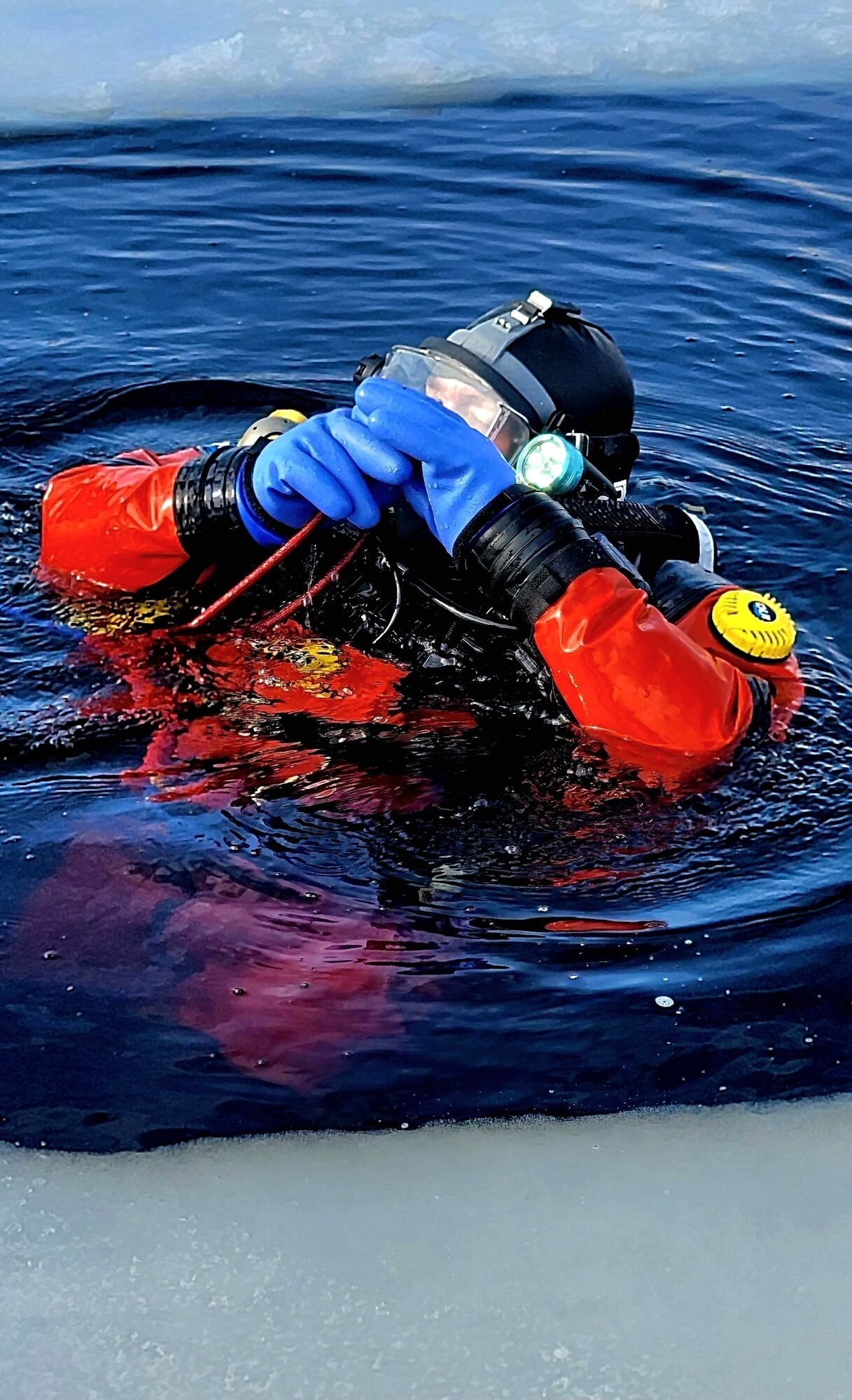Photo Essay: Firefighters on installation fire department dive team ...