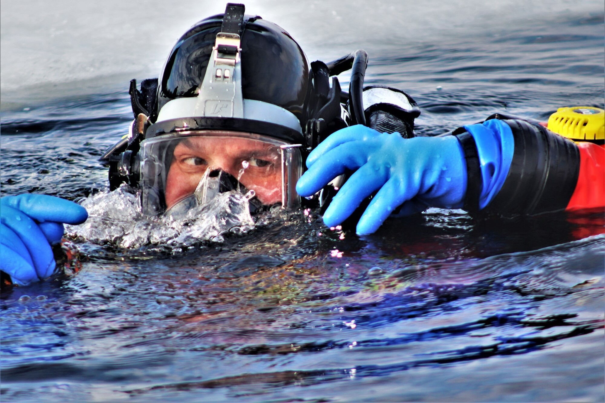 Photo Essay: Fort McCoy Fire Department dive team conducts ice rescue ...