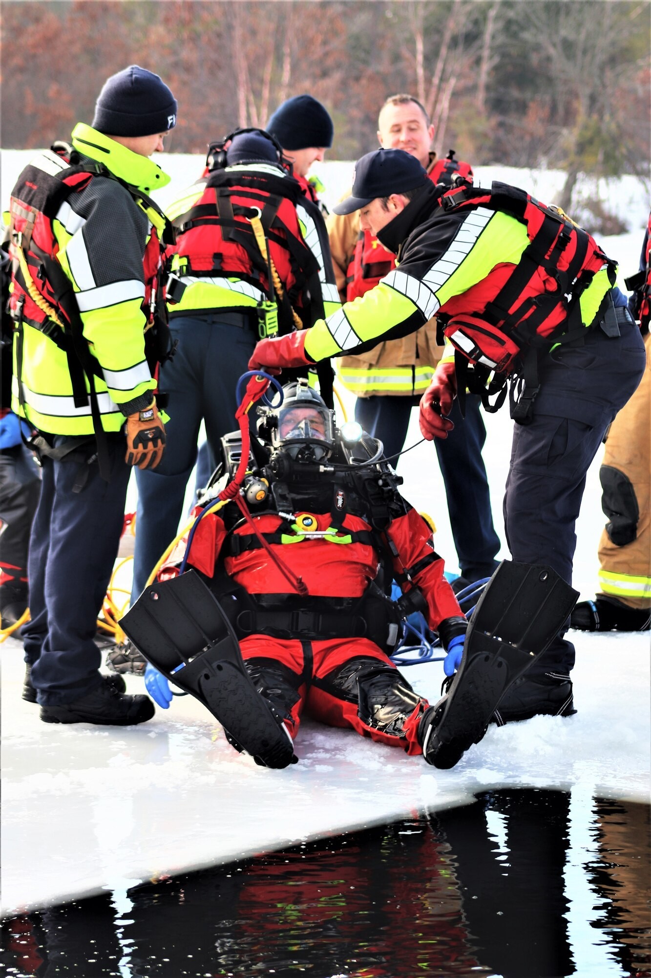 Photo Essay: Fort McCoy Fire Department dive team conducts ice rescue ...