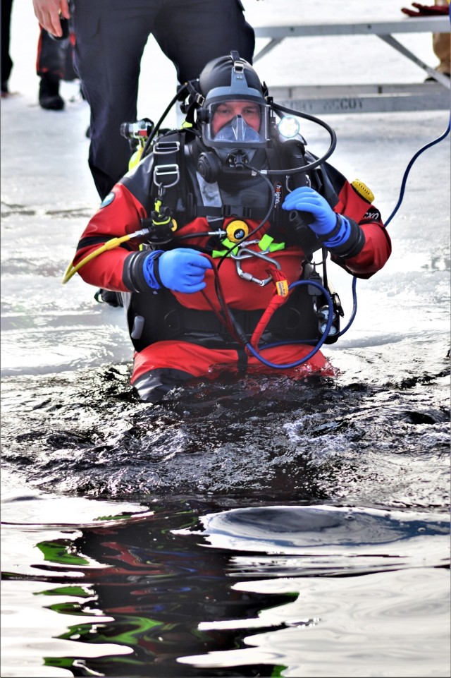 Photo Essay: Fort McCoy Fire Department dive team conducts ice rescue ...