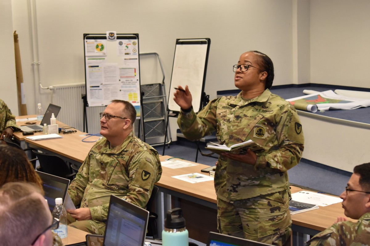 Contracting leaders mentor Soldiers to be all they can be | Article ...