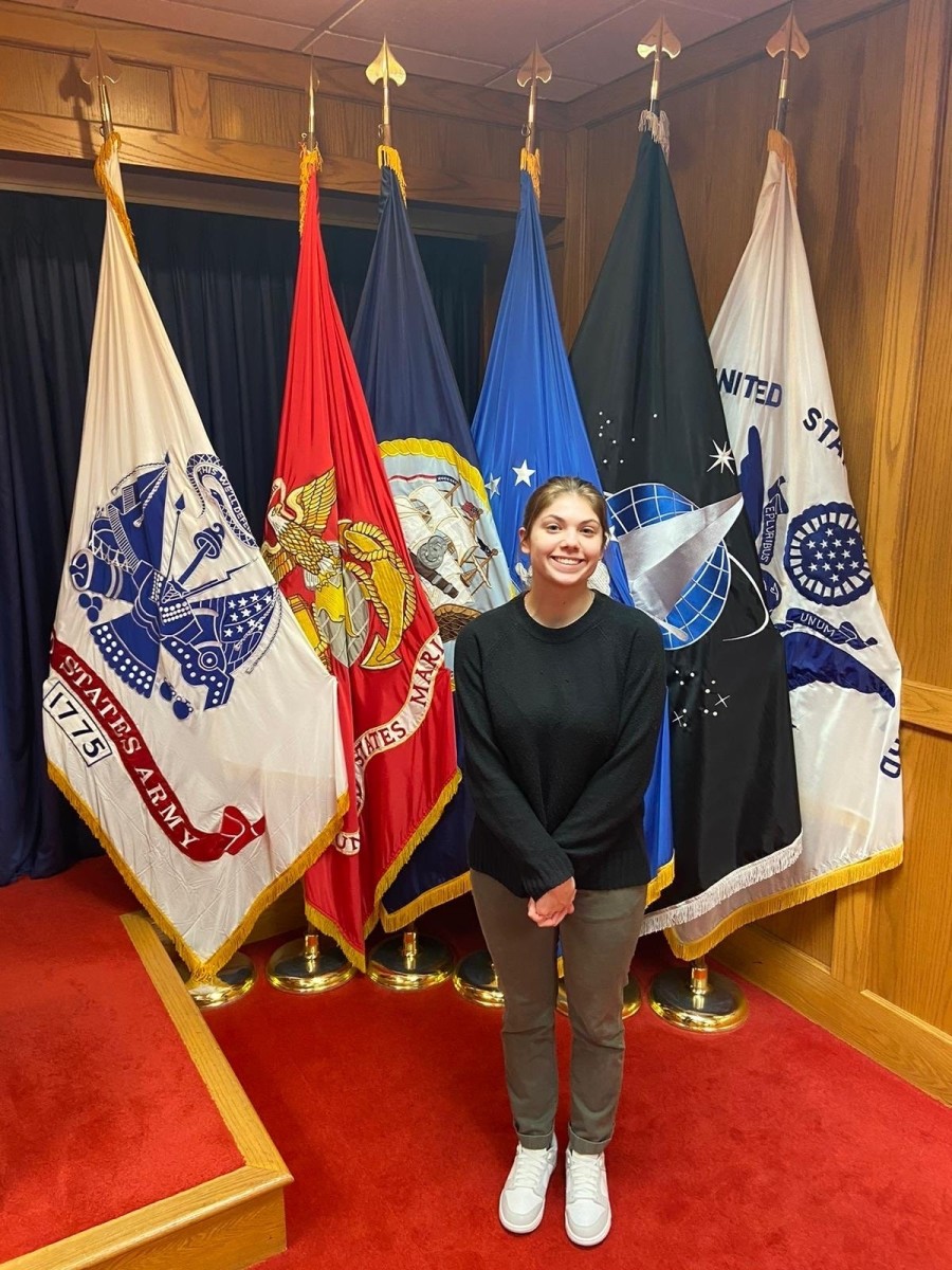 Like father, like daughter: Army Major swears his daughter into the US ...