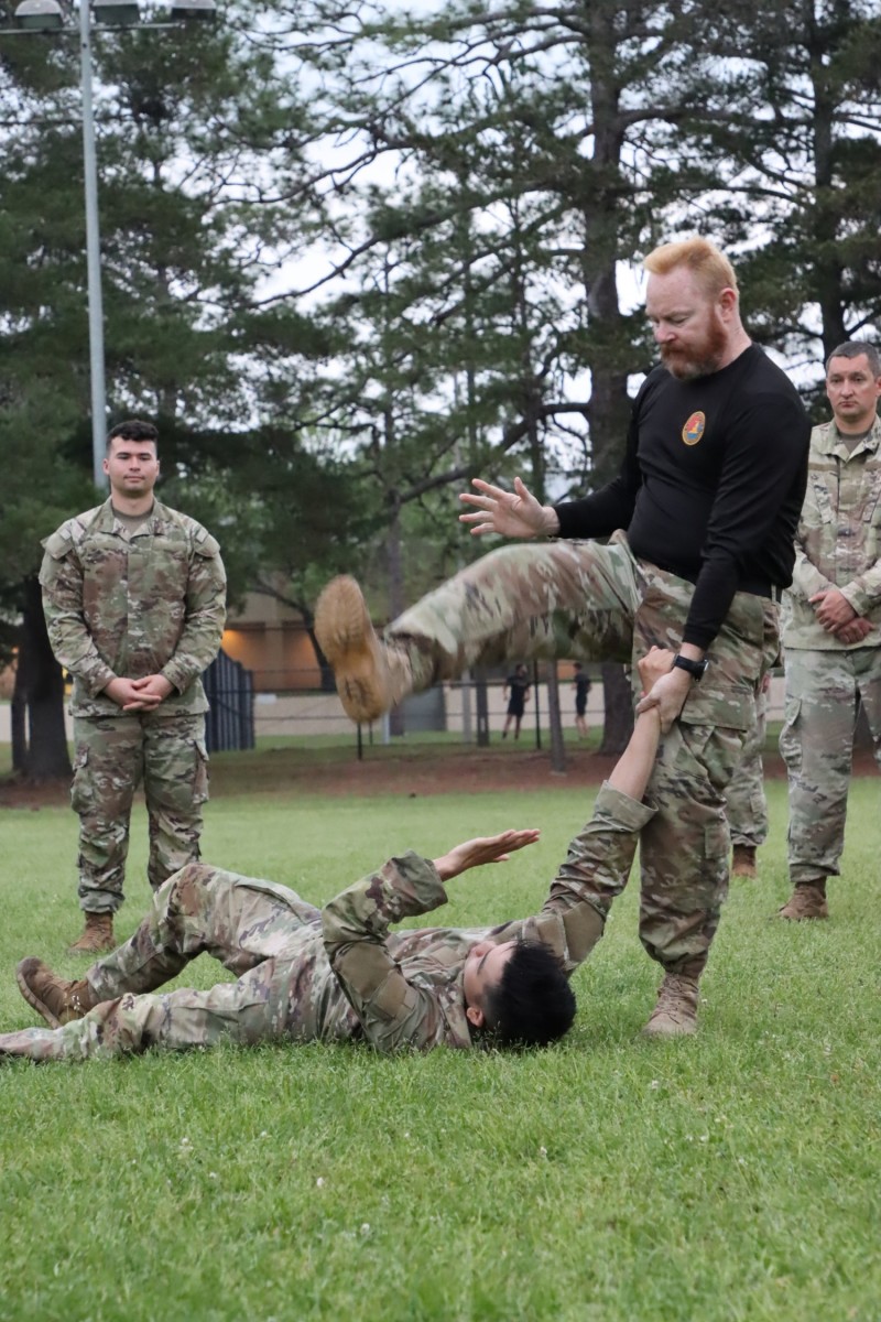 Steel Spike participates in training to teach Soldiers combatives ...