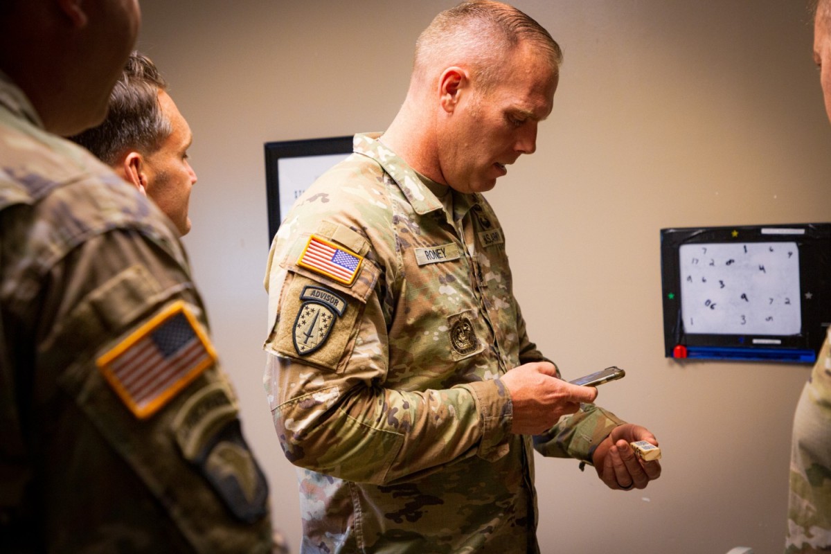 Bronco leaders outwit SHARP escape room | Article | The United States Army