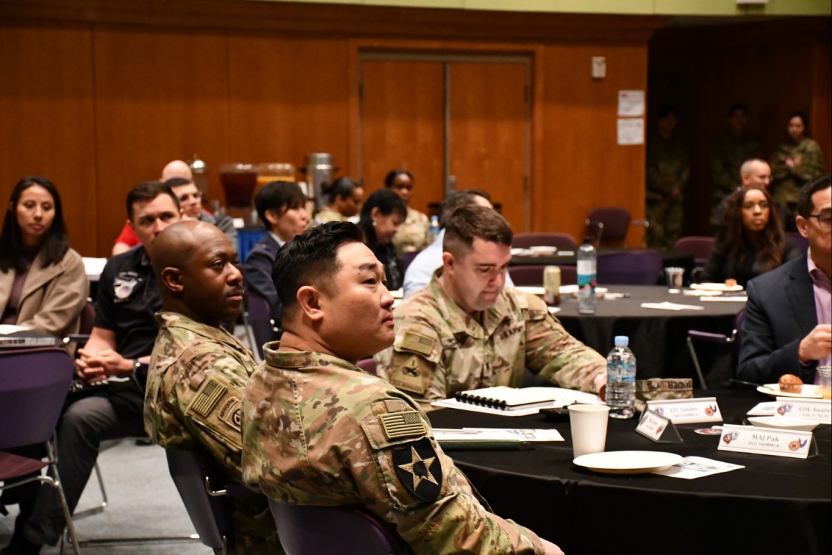 Summit builds on communication among MEDLOG leaders in Korea | Article ...
