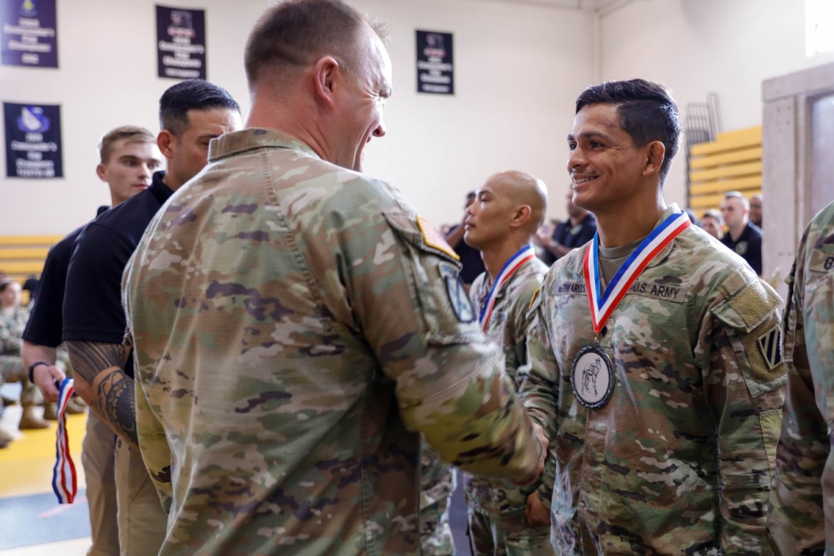 Soldiers strive to be all they can be through Army combatives program ...