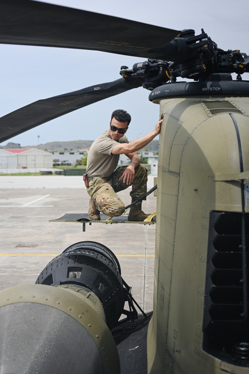Behind every US Army big bird is a Soldier with a wrench | Article ...