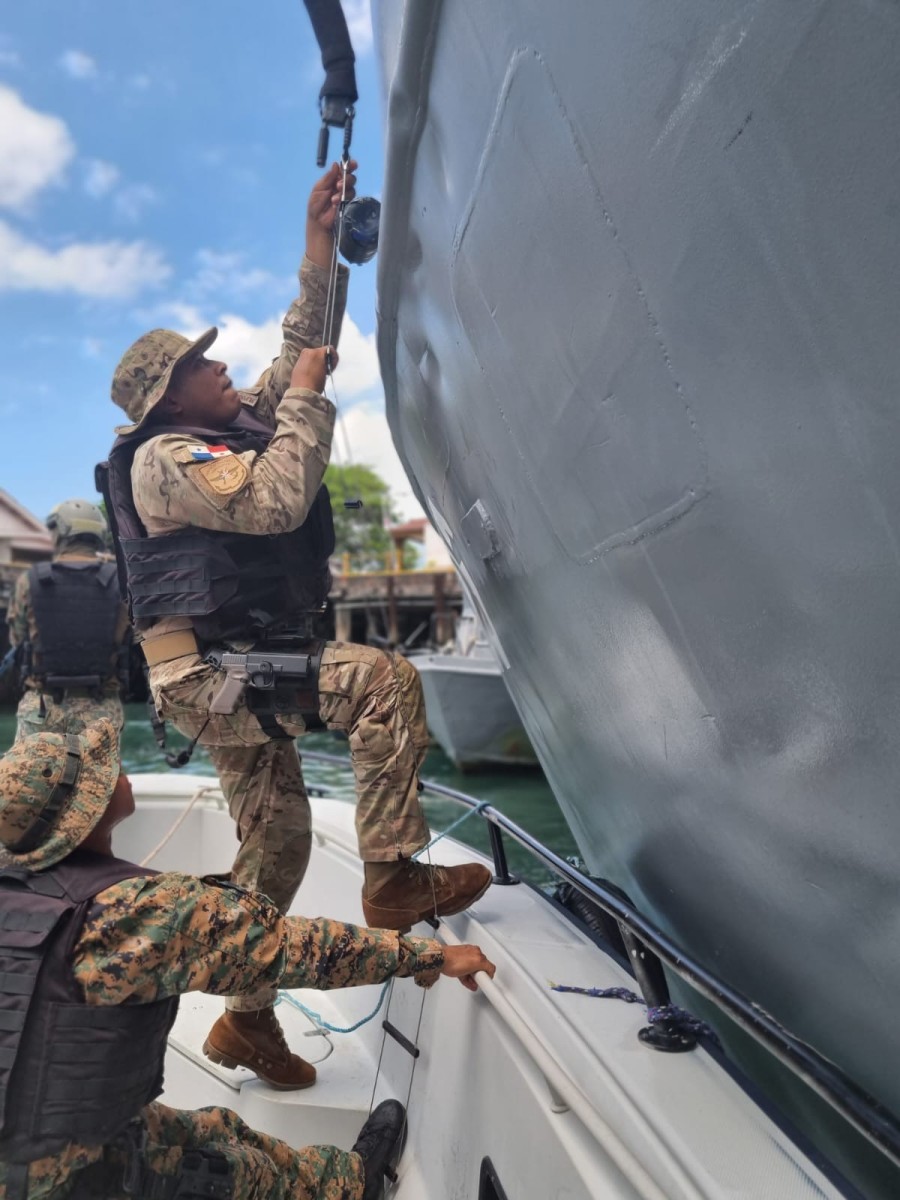 SATMO and Navy SEAL teams combine expertise to support Panamanian ...