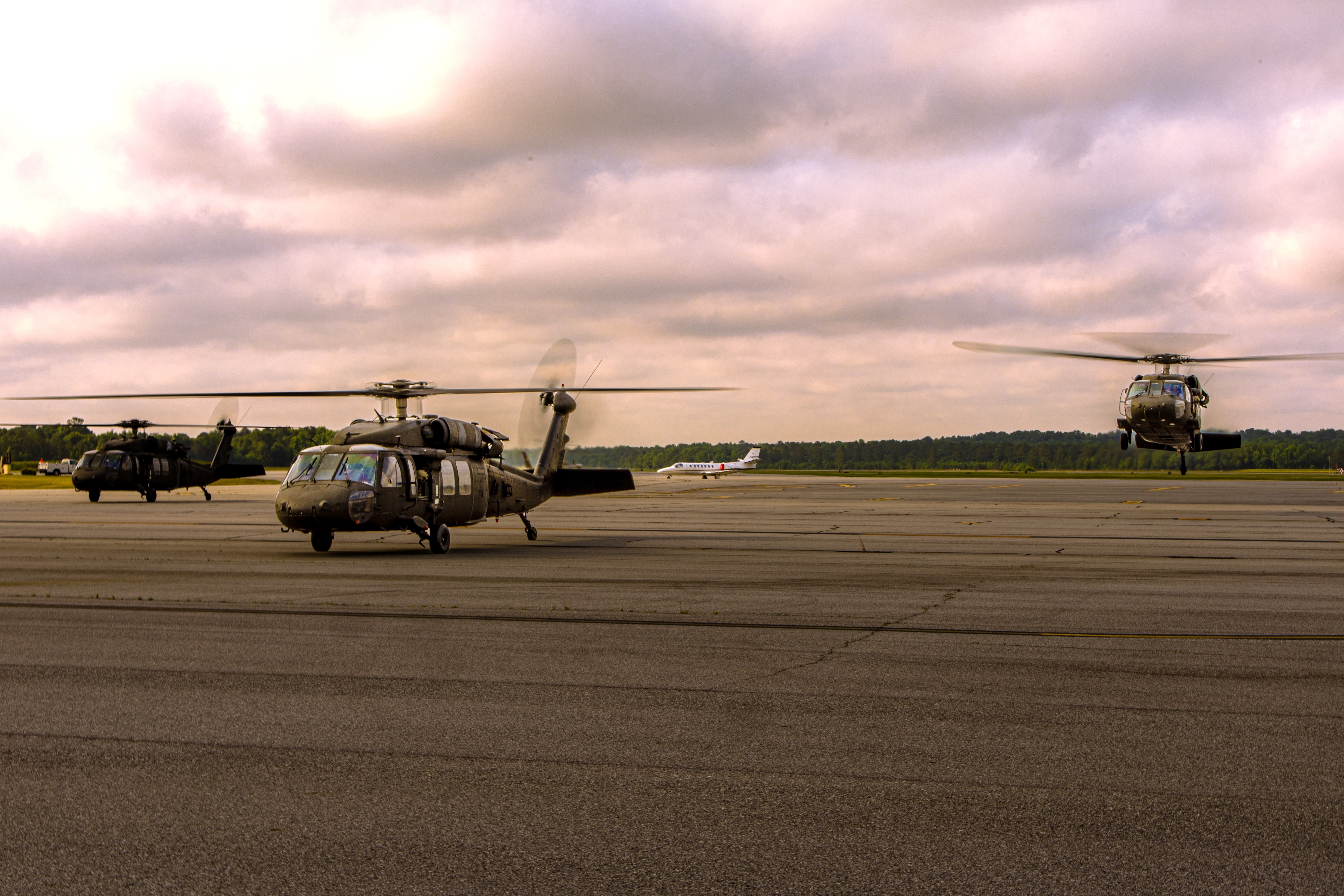 Fort Moore helicopter pilot reaches 3,000 flight hours during historic ...