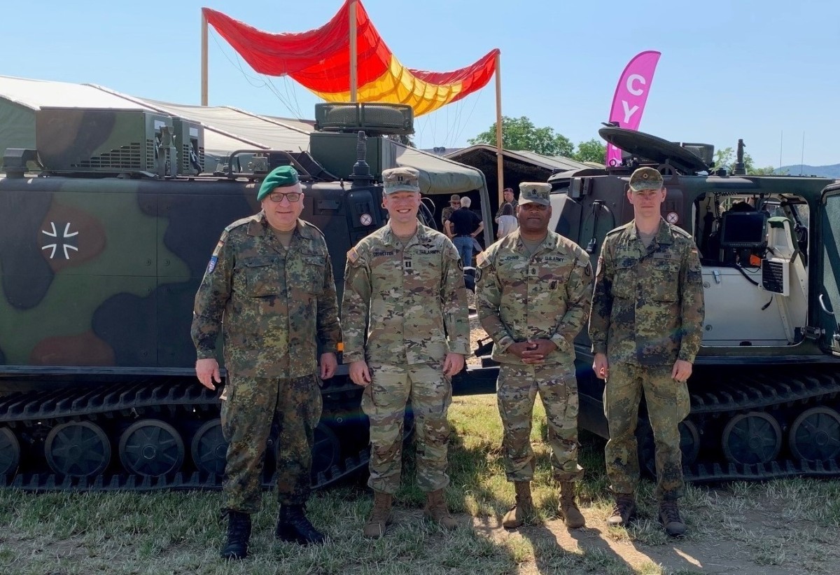 Garrison and Landeskommando Hessen leadership tour Hessentag | Article ...