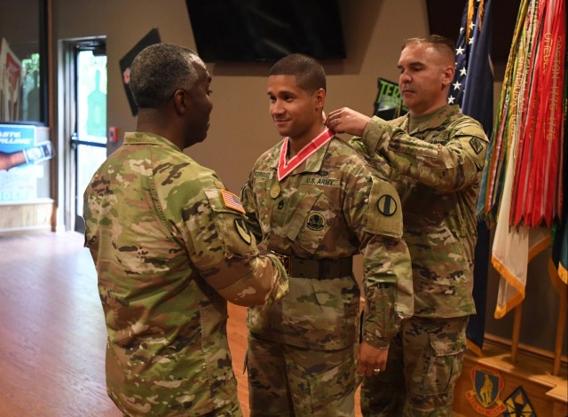 Soldier recognized for outstanding service | Article | The United ...