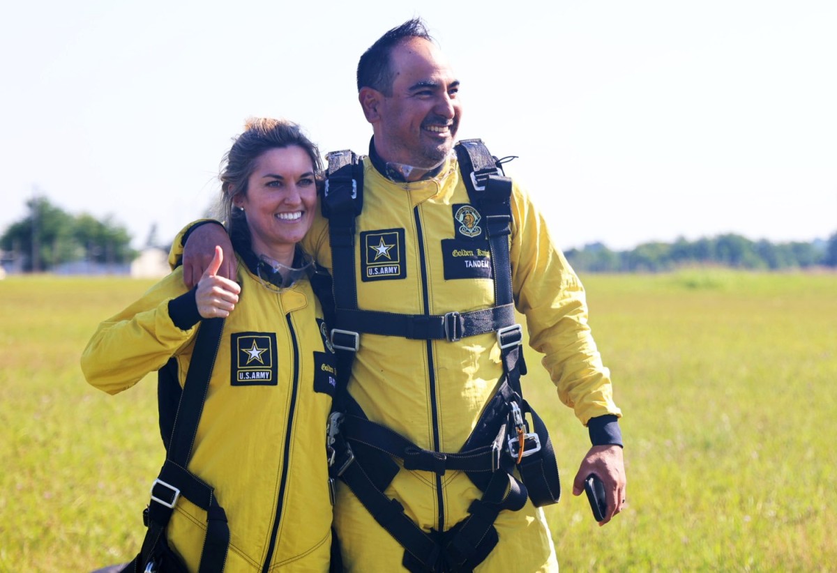 Golden Knights tandem jumps ‘Connect America with America’s Army ...