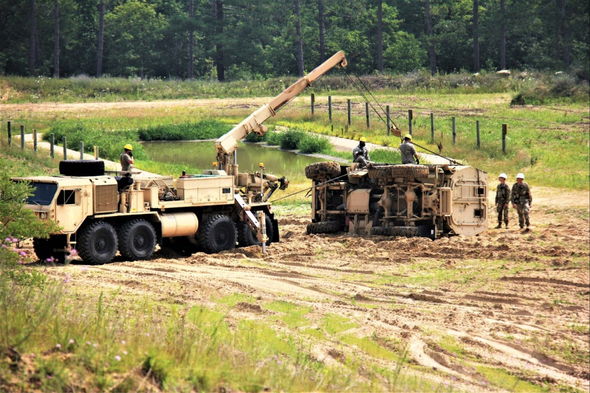 Photo Story: RTS-Maintenance course trains Soldiers on vehicle recovery ...
