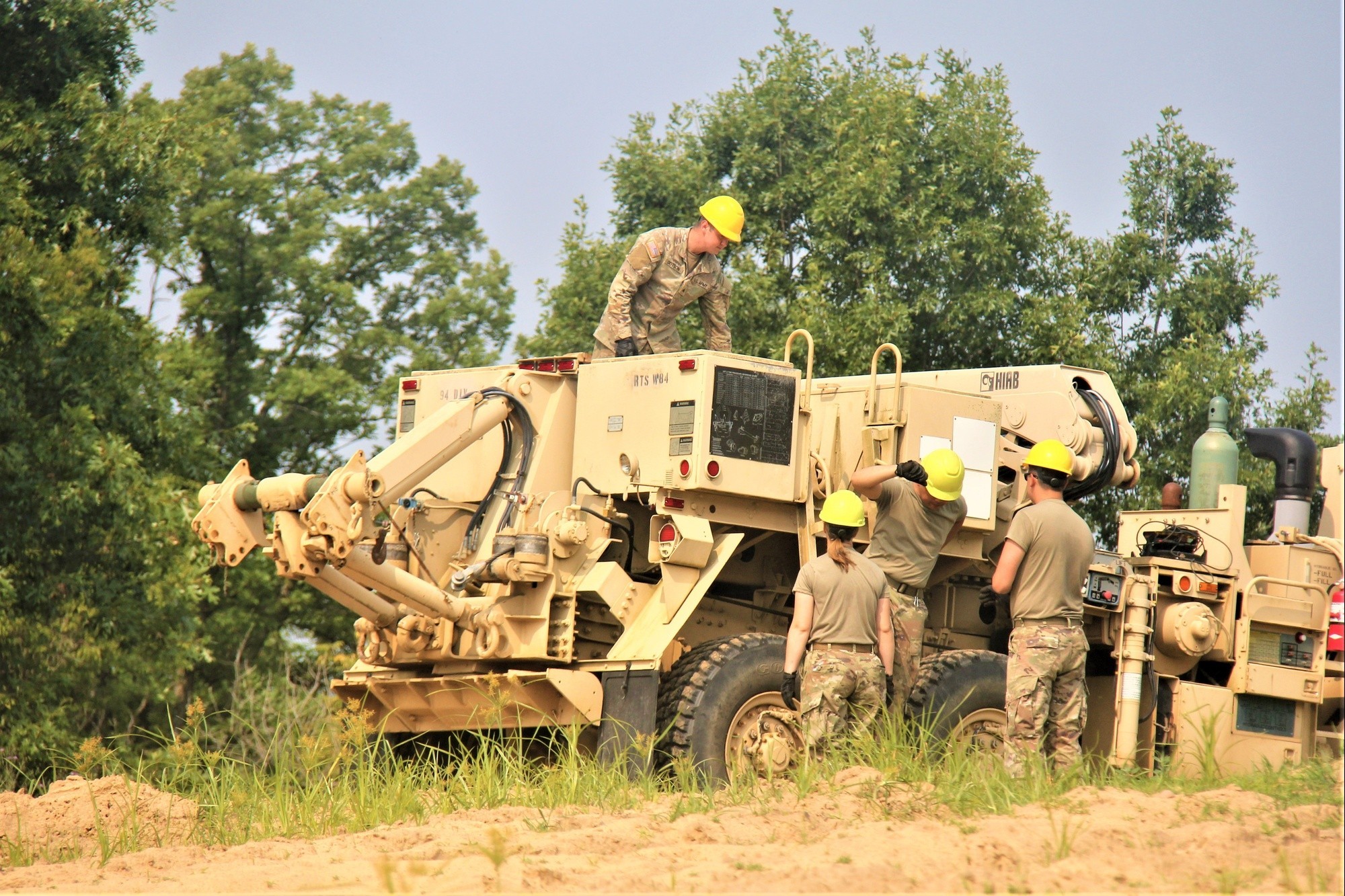 Photo Story: RTS-Maintenance course trains Soldiers on vehicle recovery ...