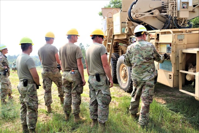 Photo Story: RTS-Maintenance course trains Soldiers on vehicle recovery ...