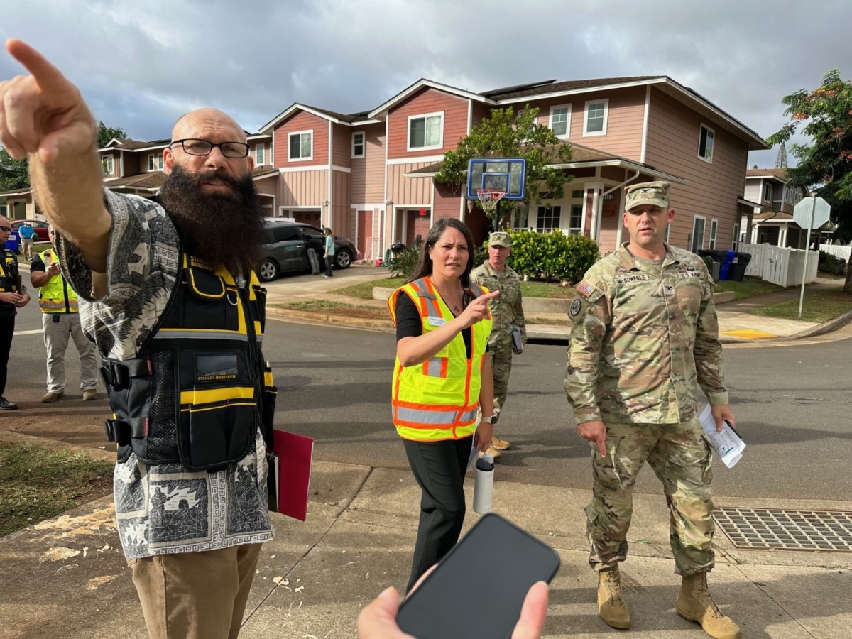 U.S. Army Garrison Hawai'i Hosts First Walking Housing Town Hall to ...