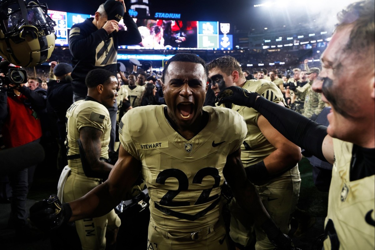 Army Football claims commander's-in-chief's trophy with 17-11 win over ...