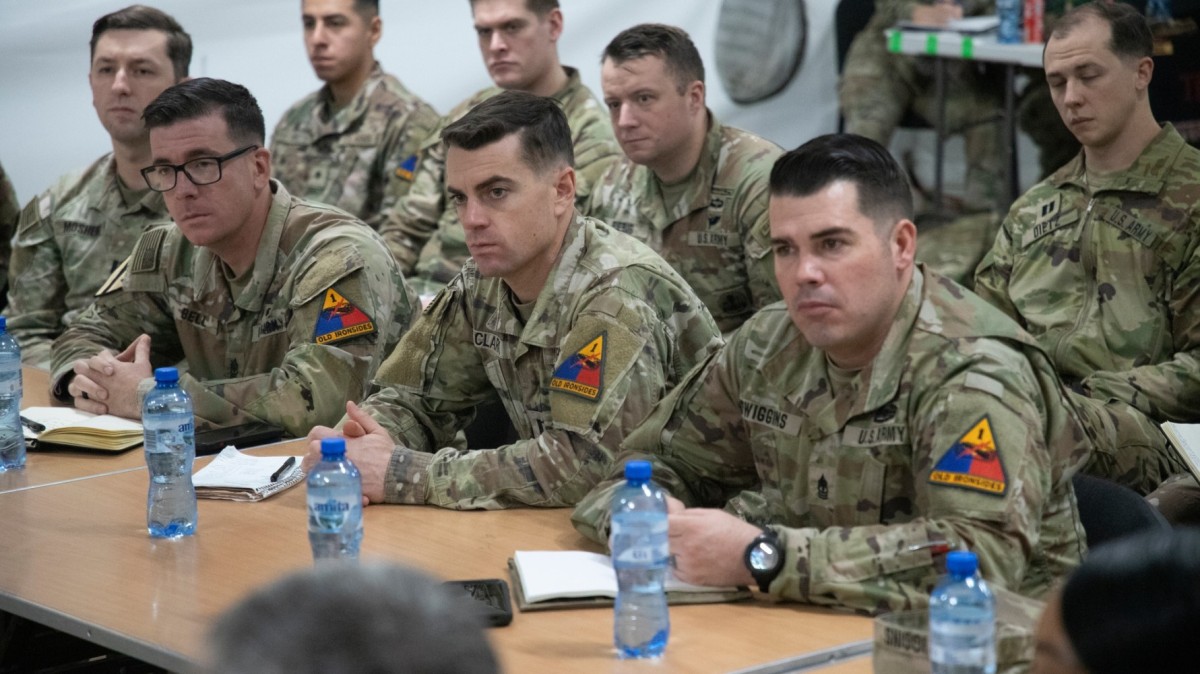 1AD CG Discusses Discipline and Proficiency with Company Command Teams ...