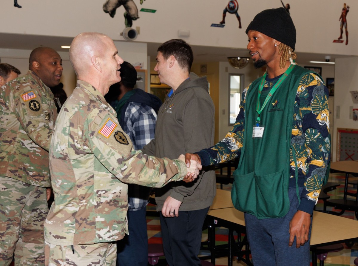 IMCOM command team touts garrison efforts during visit to Camp Zama ...