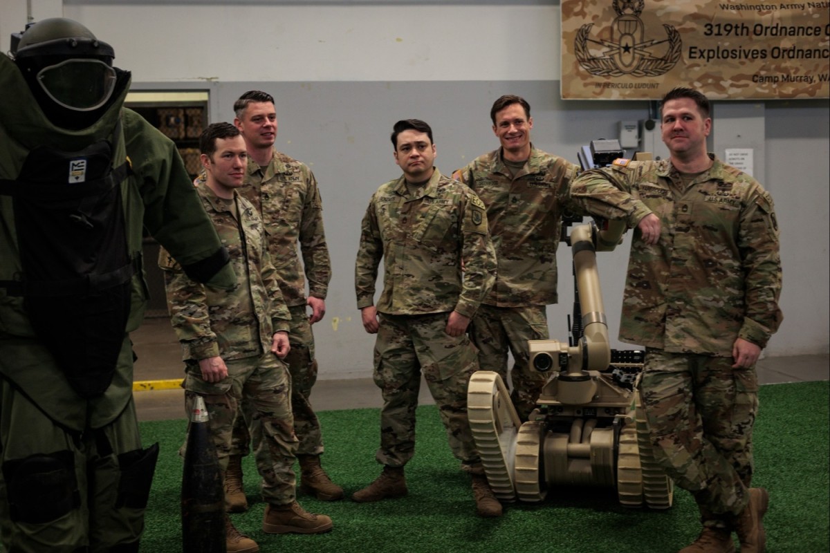 Washington National Guard EOD company receives Presidential Unit Citation for participation in ...