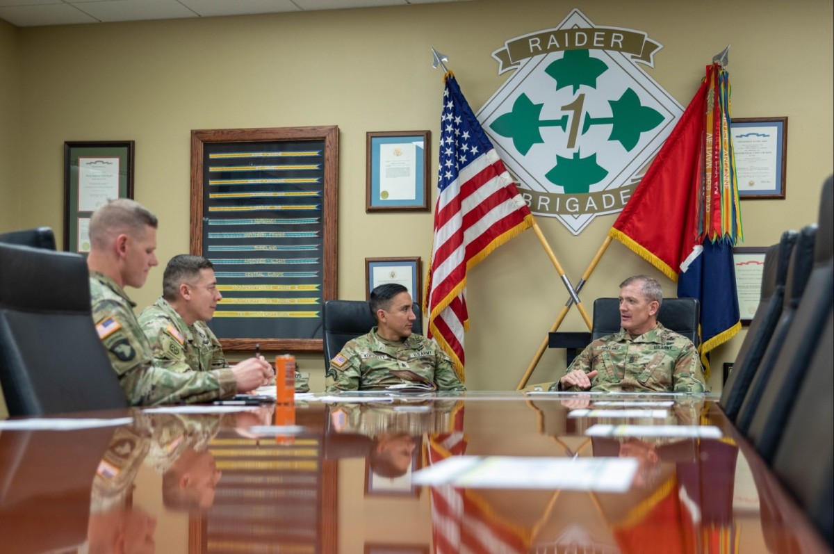 FORSCOM CSM Holland visits the Ivy Division | Article | The United ...
