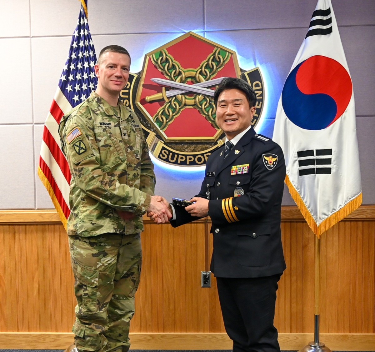 USAG Humphreys Installation Commander meets the new Pyeongtaek Police ...