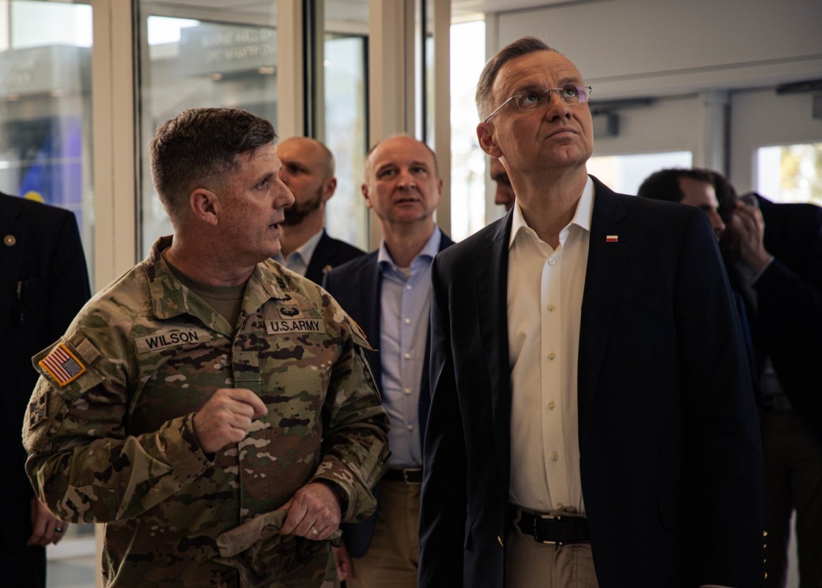 Poland strengthens friendship with Division during historic visit to ...