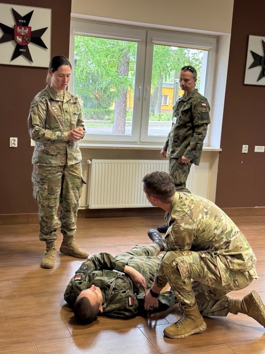 3rd ID and Civil Affairs team up to teach combat lifesaver course to ...