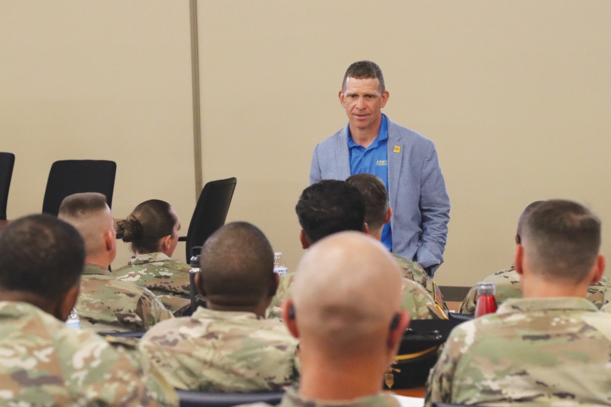 Former SMA visits Great Place | Article | The United States Army