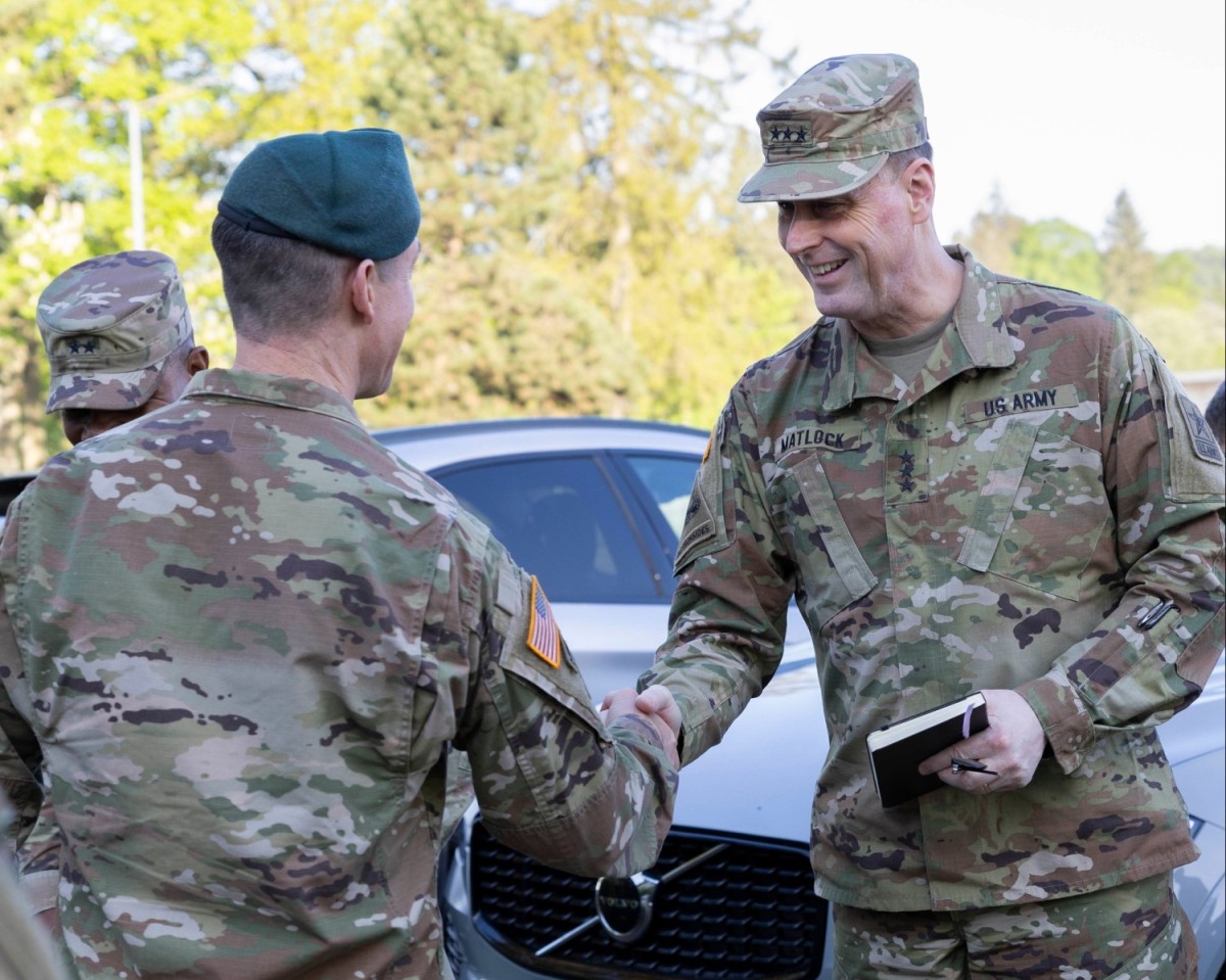 Deputy CoS, G-3/5/7 Lt. Gen. Matlock tours USAG Rheinland-Pfalz ...