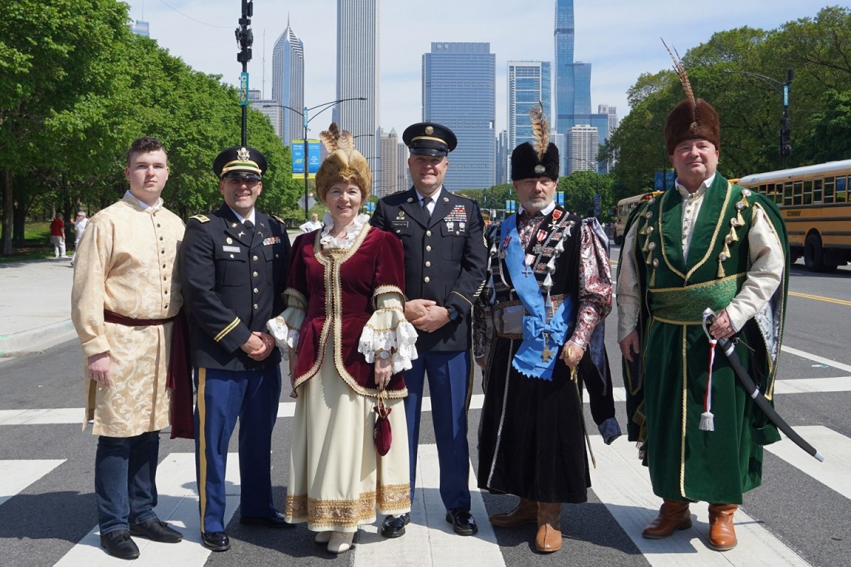 Chicago Polish Constitution Day parade honors U.S. Army Reserve ...