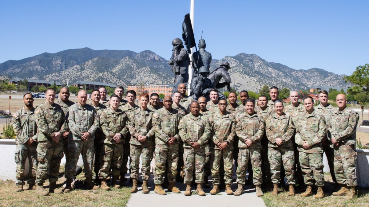 Warrant Officer Cohort collaborate at Greely Hall | Article | The ...