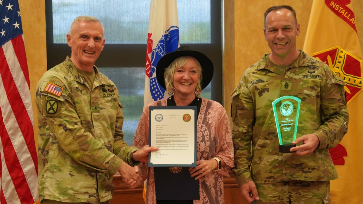 Spouse of USAMMA commander recognized for volunteer work at Fort ...