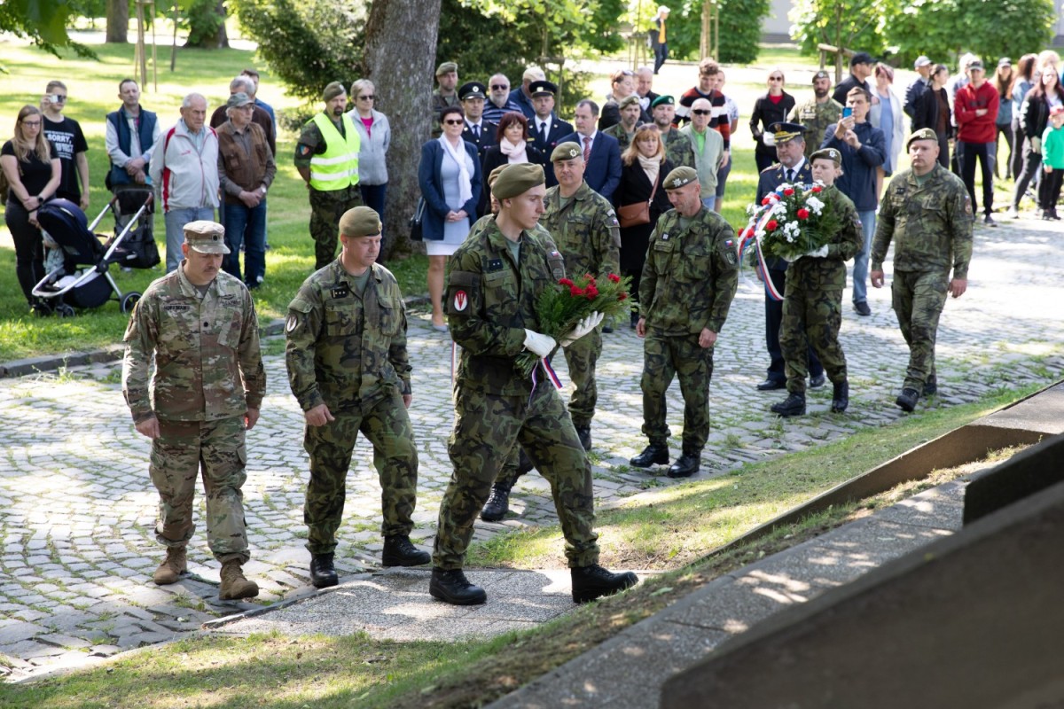 Guard Soldiers, Czech Partners Celebrate Victory in Europe Day ...